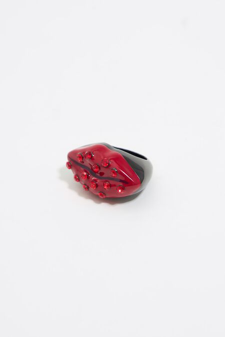 Red lips ring